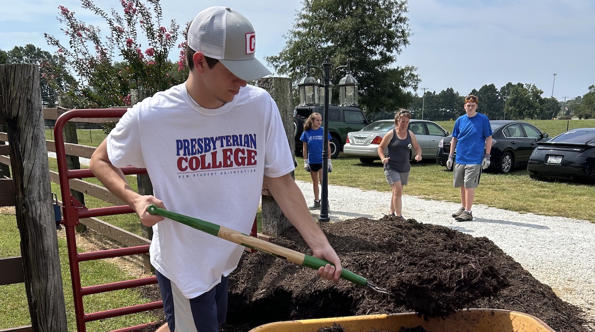 Presbyterian College’s Student Volunteer Services unites for Fall ...
